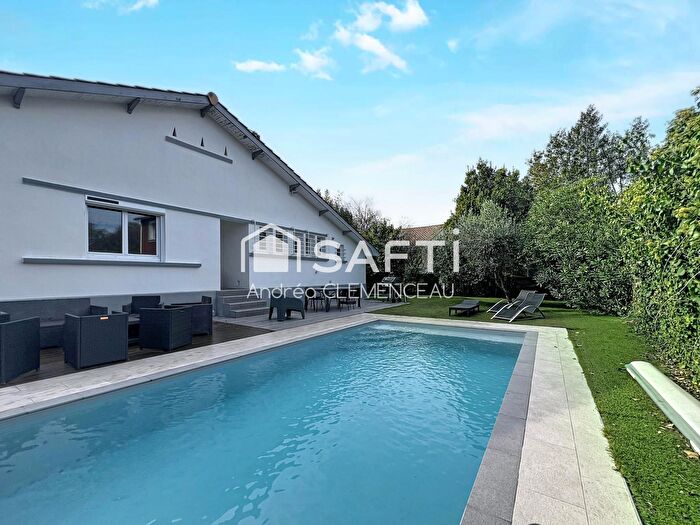 Maison à vendre - Mérignac, Centre-ville - 5 pièces - 3 chambres