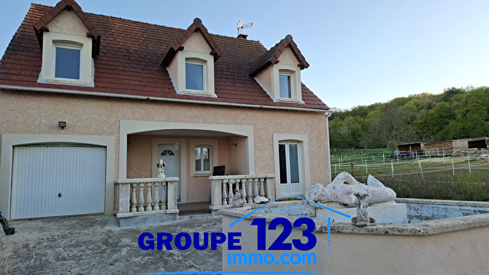Villiers-sur-Tholon : Maison 7 pièces à vendre