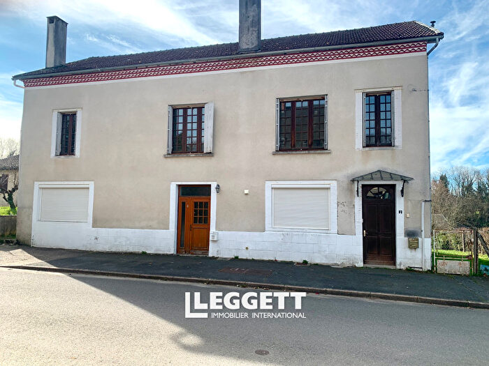 Maison à vendre - Châlus - 8 pièces - 6 chambres