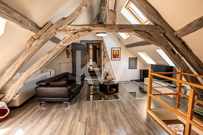 Maison à vendre - Saint-Denis-de-lHôtel - 6 pièces - 4 chambres