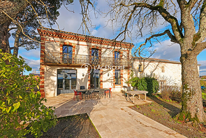 Maison à vendre - Puygouzon - 8 pièces - 5 chambres