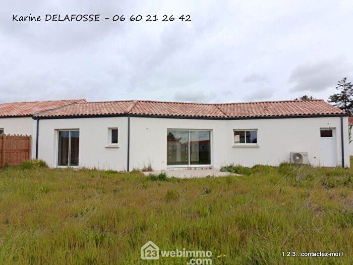 Les Magnils-Reigniers : Maison 4 pièces à vendre