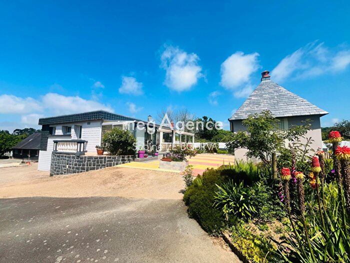 Maison à vendre - Ploubezre - 8 pièces - 4 chambres