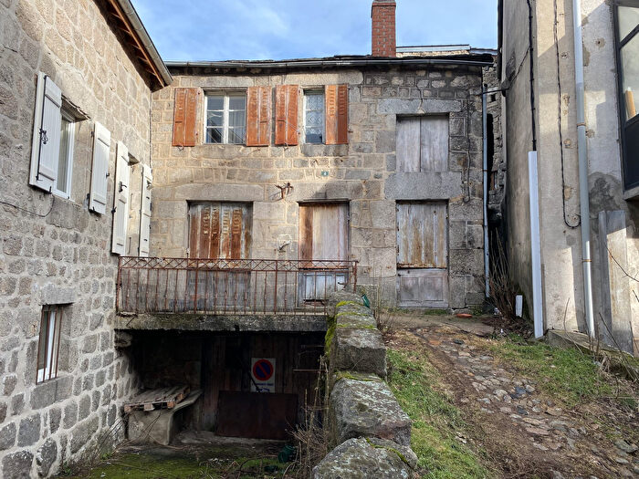 Tence : Maison 2 pièces à vendre