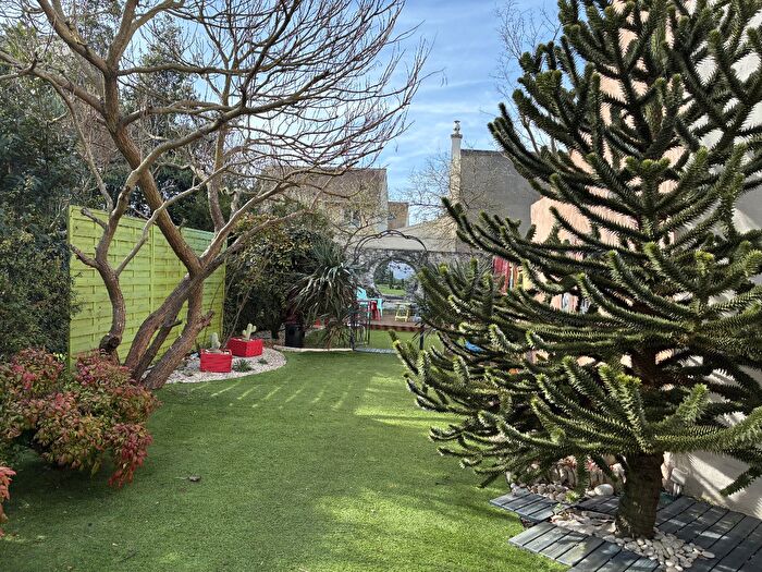 Maison à vendre - Nanterre, Vieux Pont - 5 pièces - 4 chambres