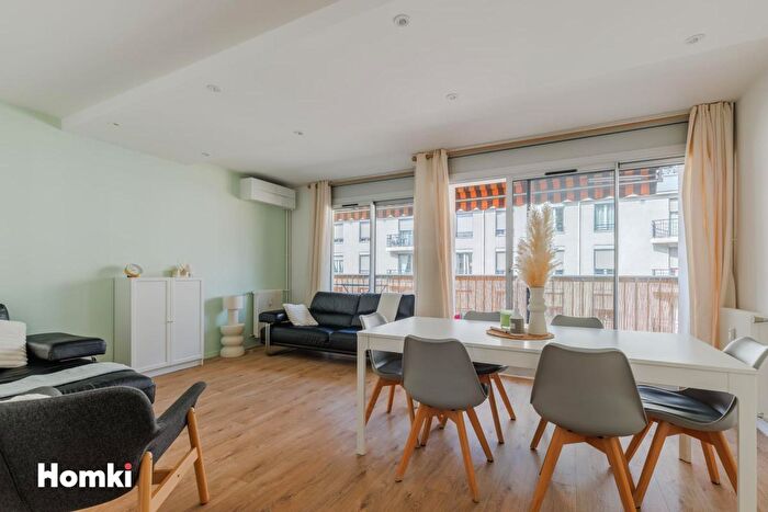 Appartement 4 pièces à Villeurbanne, Perrallière, à vendre