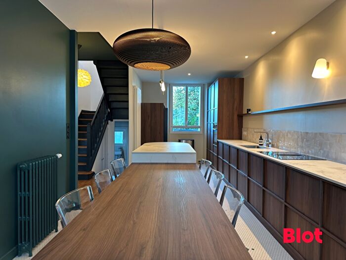 Maison à vendre - Quartiers Nord-Est, Jeanne dArc - 6 pièces - 4 chambres