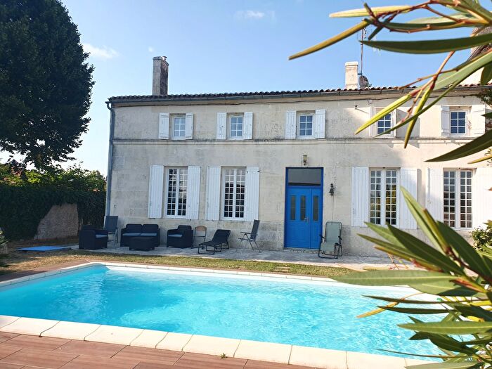 Maison à vendre - Villars-en-Pons - 7 pièces - 5 chambres