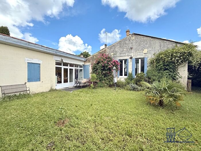 Maison 8 pièces à vendre à Saint-Dizant-du-Gua