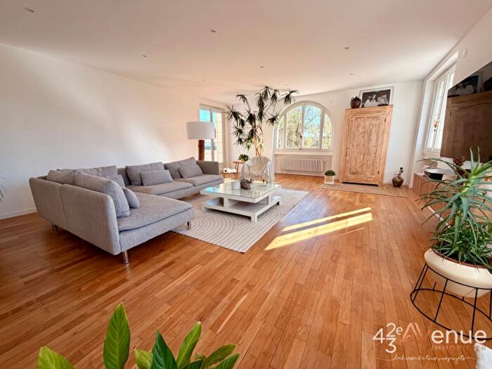 Maison à vendre - Sury-le-Comtal - 6 pièces - 5 chambres