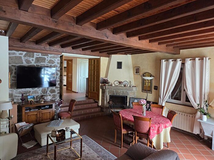 Maison 5 pièces à vendre à Bourg-Argental