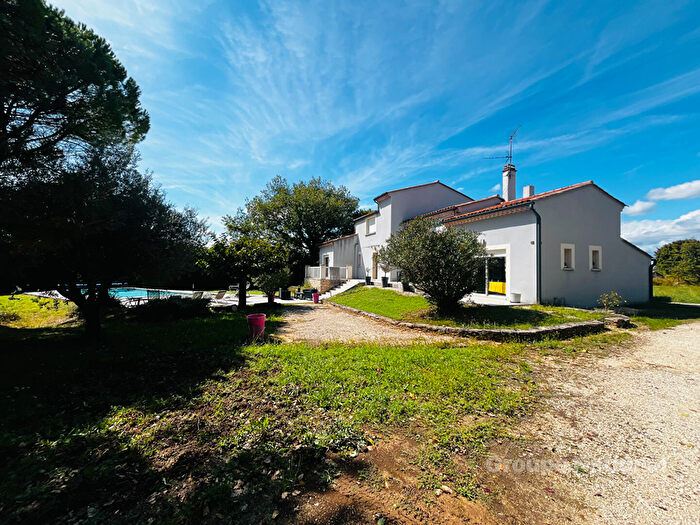 Maison à vendre - Saint-Privat-de-Champclos - 5 pièces - 4 chambres