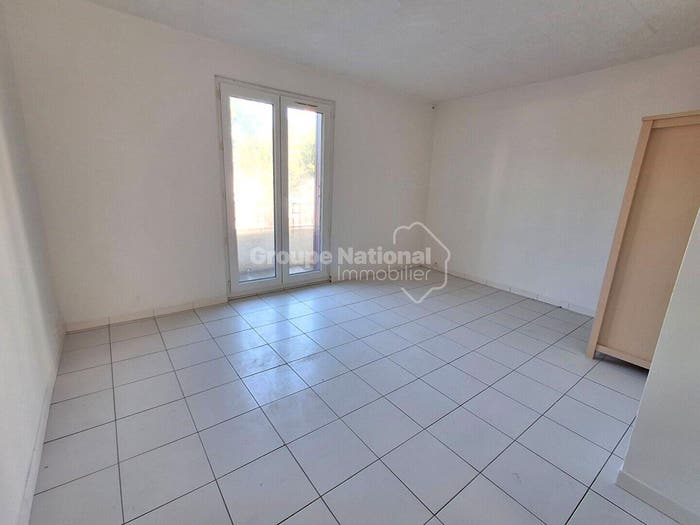 Centre Ville, Le Pontet : Appartement 4 pièces à louer