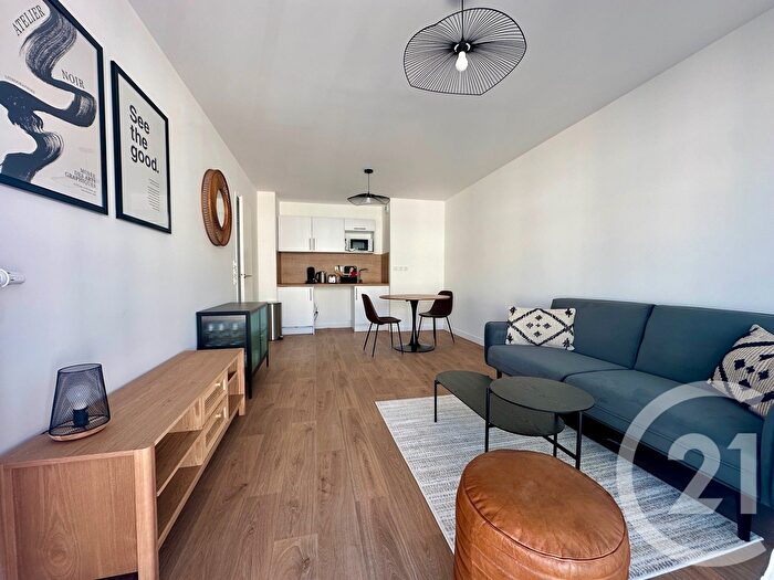 Appartement à vendre - Quartiers Nord-Est, Jeanne dArc - 2 pièces - 1 chambre