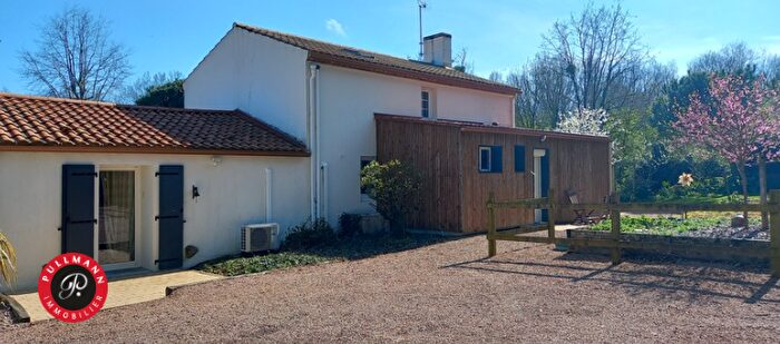 Maison à vendre - La Chapelle-Hermier - 5 pièces - 3 chambres