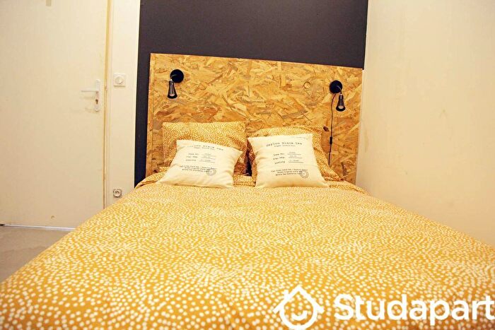 Appartement à louer - Belsunce, Marseille er - 1 pièce - 4 chambres