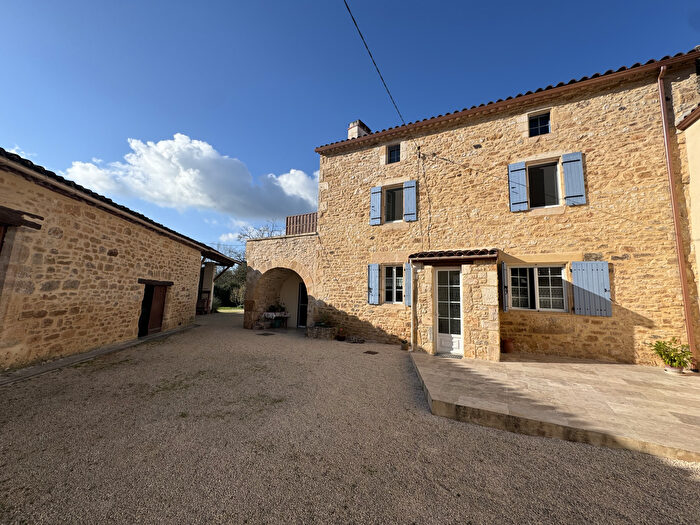 Maison 4 pièces à Saint-Front-sur-Lémance, à vendre