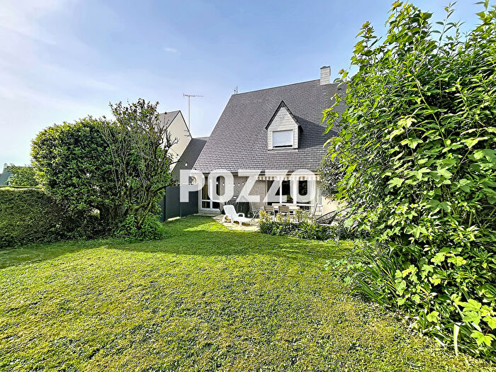 Saint-Hilaire-du-Harcouët : Maison 9 pièces à vendre