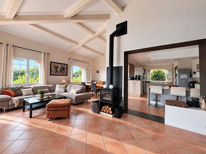 Maison 9 pièces à Bagnols-en-Forêt, à vendre