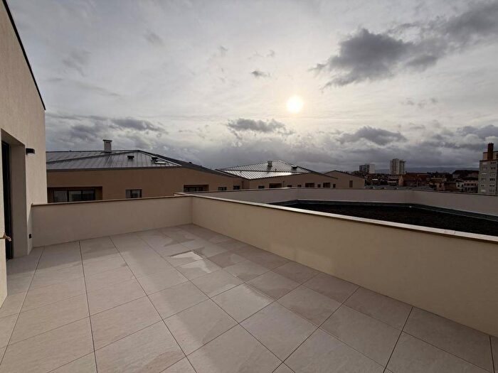 Appartement à louer - Le Centre-Centre Ville, Roanne - 2 pièces - 4 chambres