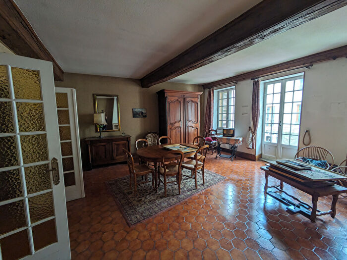 Maisons à vendre et appartements à louer - 1
