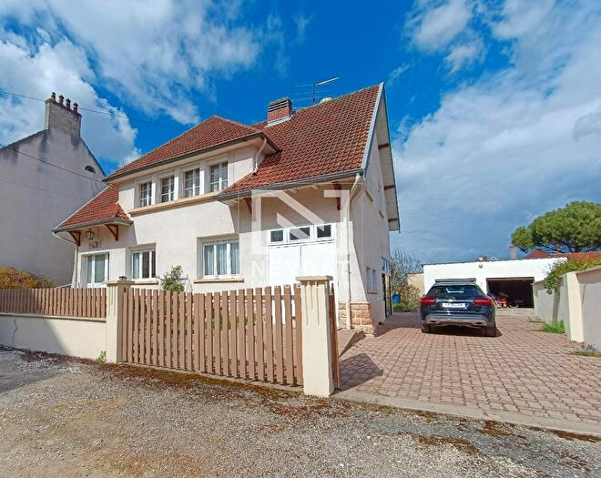 Maison 7 pièces à Lamarche-sur-Saône, à vendre