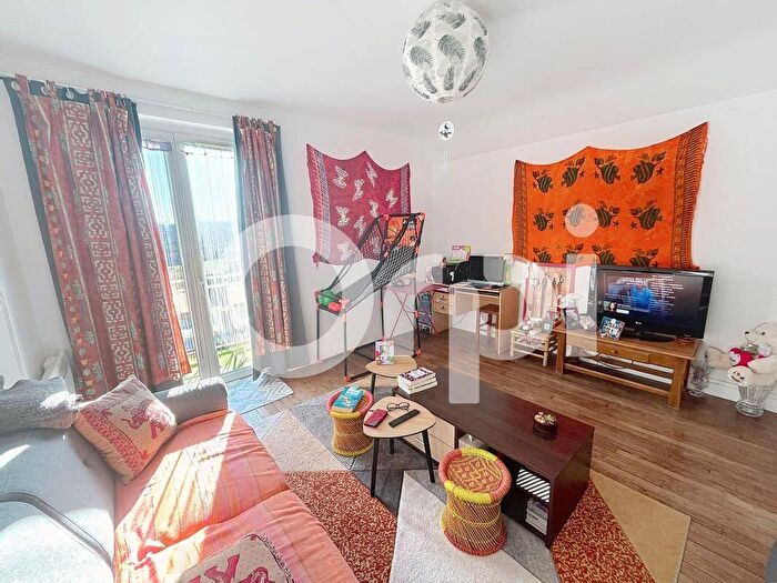 Appartement à louer - Caserne, Brive-la-Gaillarde - 3 pièces - 2 chambres