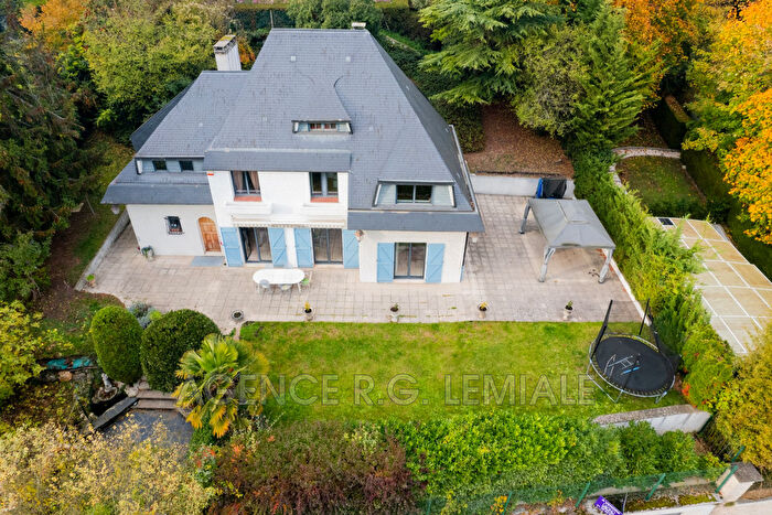 Maison à vendre - Le Mesnil-le-Roi - 7 pièces - 5 chambres