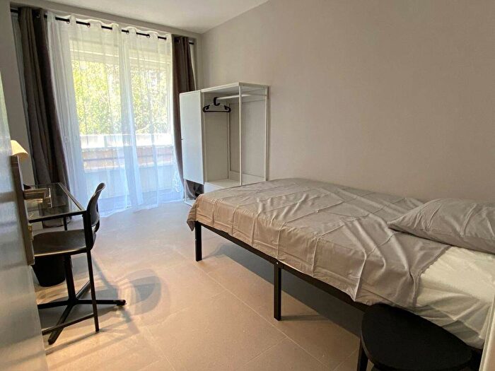 Appartement à louer - Les Essarts, Bron - 7 pièces - 1 chambre