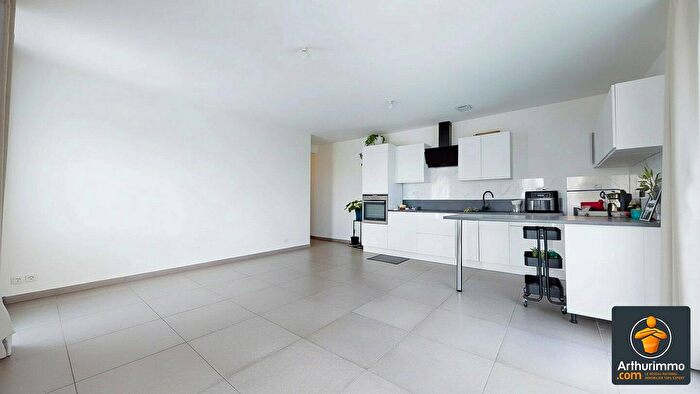 Appartement à louer - Charly - 3 pièces - 2 chambres