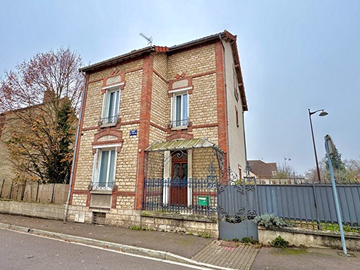 Maison à vendre - Romilly-sur-Seine, Centre-ville, Gare, Lion, Les Hauts Buissons - 6 pièces - 4 chambres