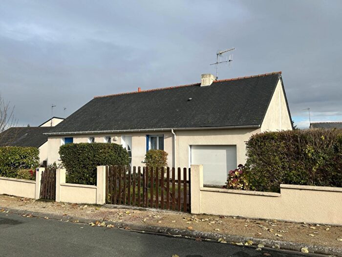 Bellevigne-les-Châteaux - Maison 4 pièces à louer