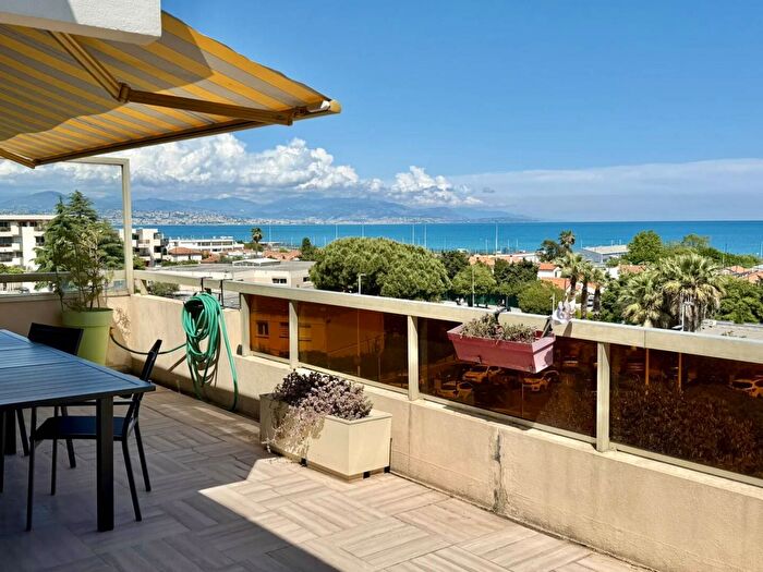 Appartement à louer - Antibes - 4 pièces - 2 chambres