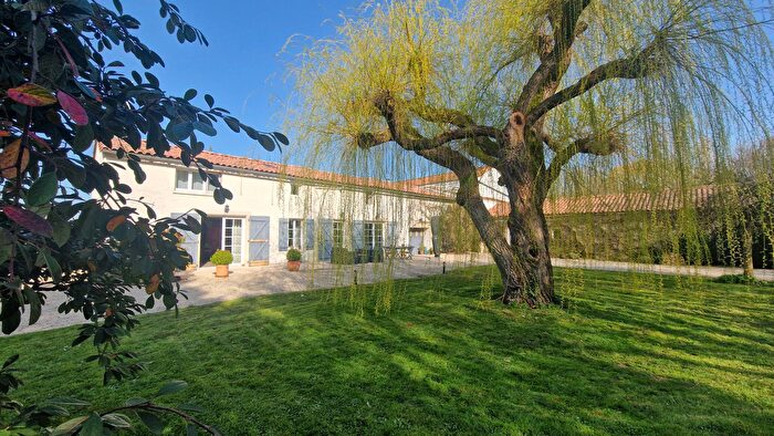 Maison à vendre - Saint-Martin-de-Bernegoue - 6 pièces - 3 chambres