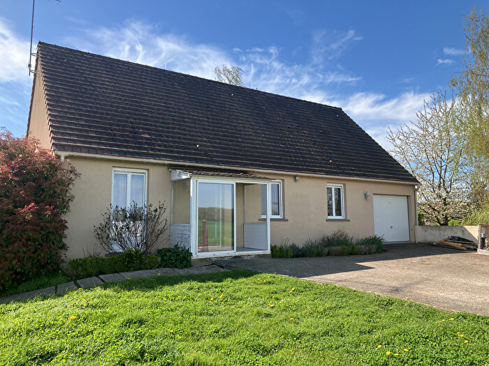 Pacy-sur-Eure : Maison 4 pièces à vendre