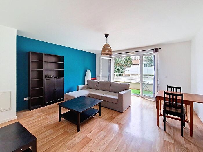 Appartement à louer - Cité Pierre et Marie Curie, Ivry-sur-Seine - 3 pièces - 2 chambres