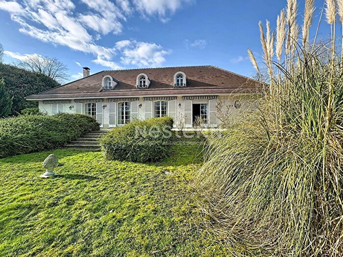 Maison à louer - Les Lycées-La Forêt-Le Château, Chantilly - 9 pièces - 5 chambres