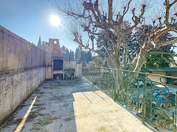 Appartement à louer - Sénas - 4 pièces - 3 chambres