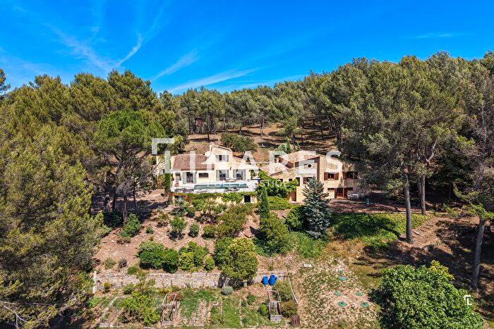 Maison 12 pièces à Simiane-Collongue, à vendre