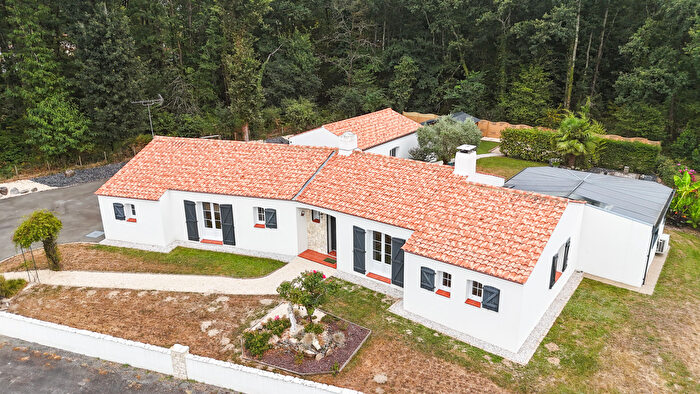 Maison à vendre - La Garnache - 8 pièces - 4 chambres