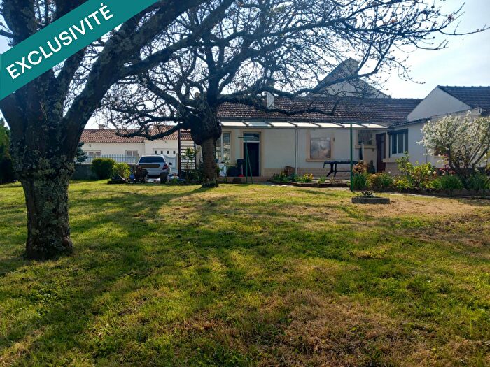 Maison à vendre - Saint-Michel-en-lHerm - 5 pièces - 3 chambres