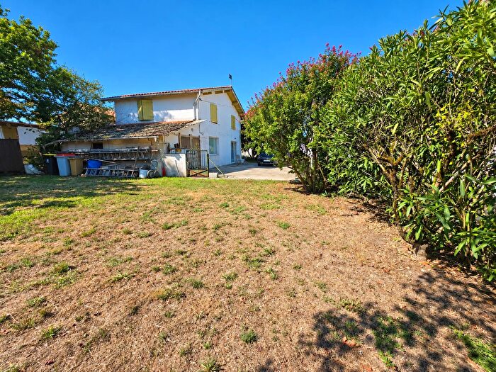 Anglade : Maison 3 pièces à louer