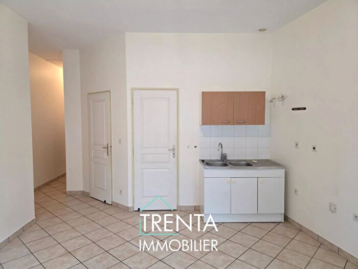 Appartement à vendre - Voiron, Centre-ville, Gare - 2 pièces - 1 chambre