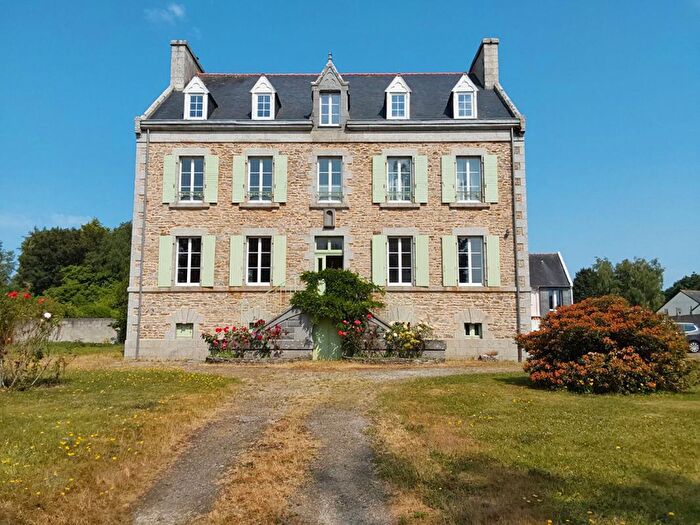 Maël-Carhaix : Maison 15 pièces à vendre