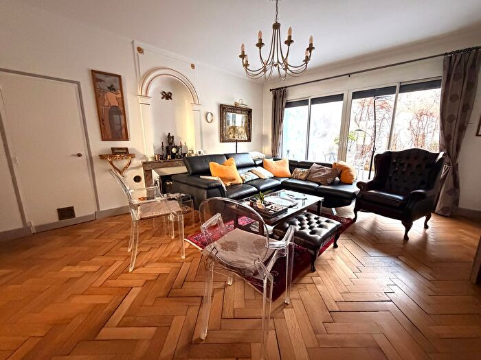 Maison à vendre - Orléans, Gare - 8 pièces - 5 chambres