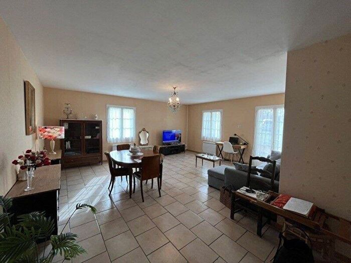 Maison à louer - Pérignac - 4 pièces - 3 chambres