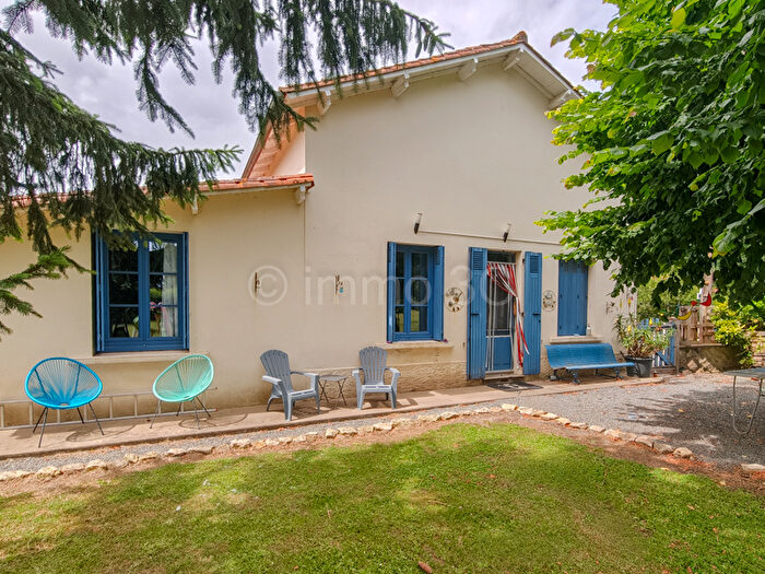 Maison 8 pièces à Chef-Boutonne, à vendre
