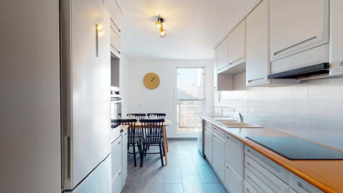 Appartement à louer - Parc-La Boule- Champs Pierreux, Nanterre - 5 pièces - 4 chambres