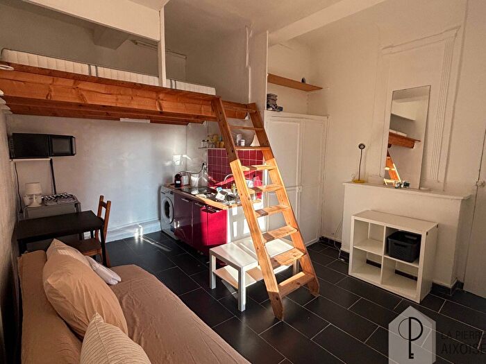 Appartement à louer - Centre Ville, Aix-en-Provence - 1 pièce