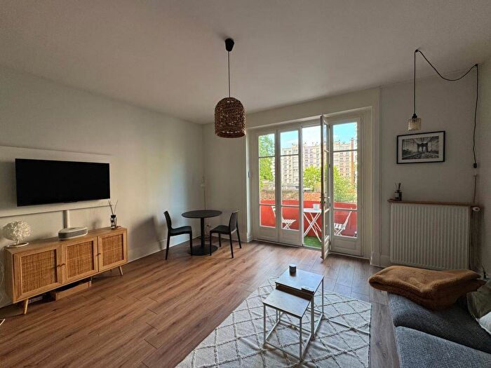 Appartement à louer - Flammarion, Lyon ème arrondissement - 3 pièces - 2 chambres